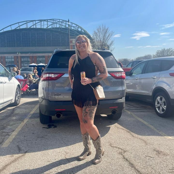 🦄 @sarahisenhart - Sarah Isenhart