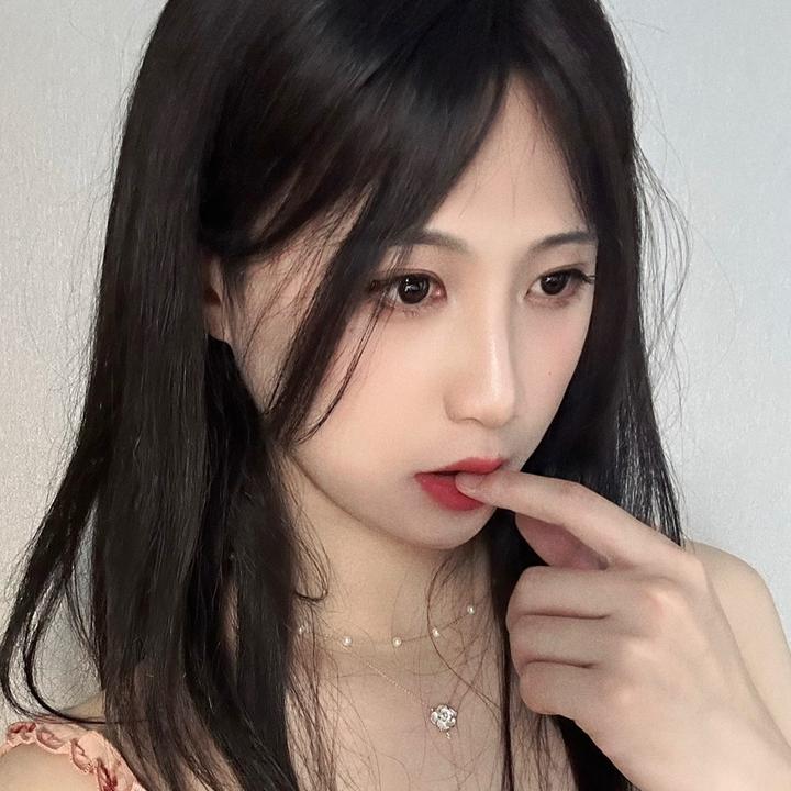 292 likes, shares, 8 | Elia Blaine (@eliablaine)