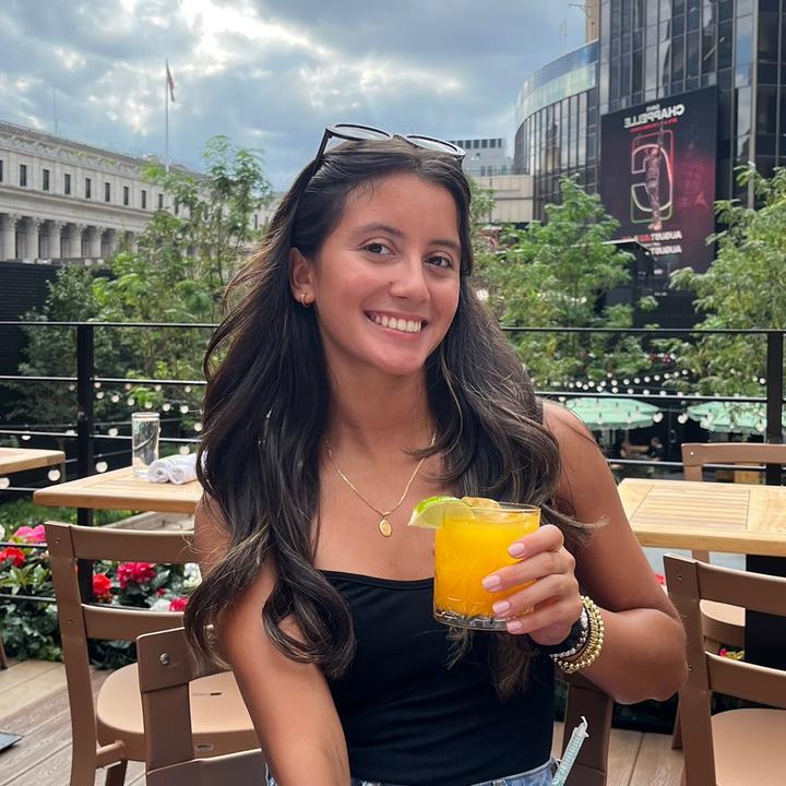 🦄 @itsnicoleviteriii - nicole | latina creator 🪩🍒🪽 - TikTok