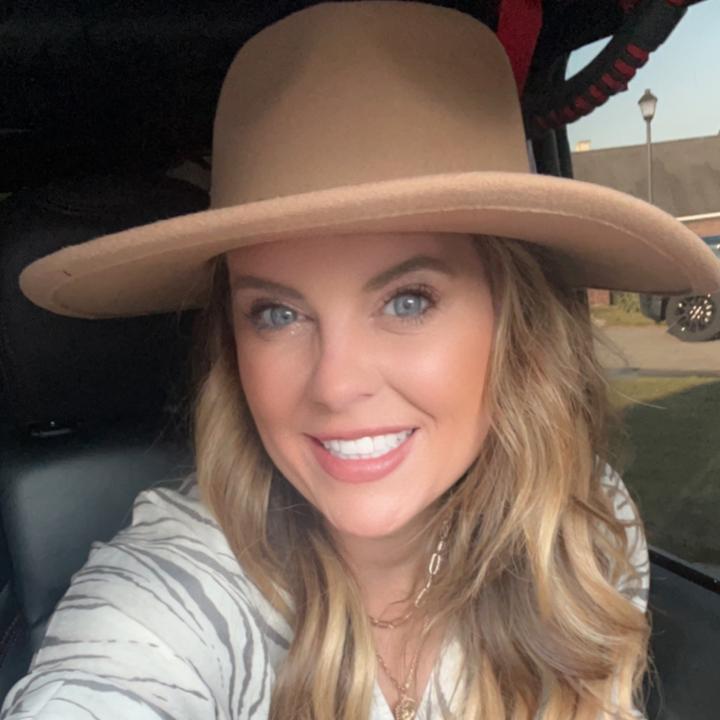 🦄 @sarahleeradio - Sarah Lee - TikTok