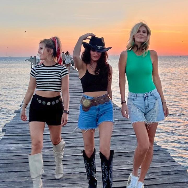 🦄 @runawayjuneofficial - Runaway June - TikTok