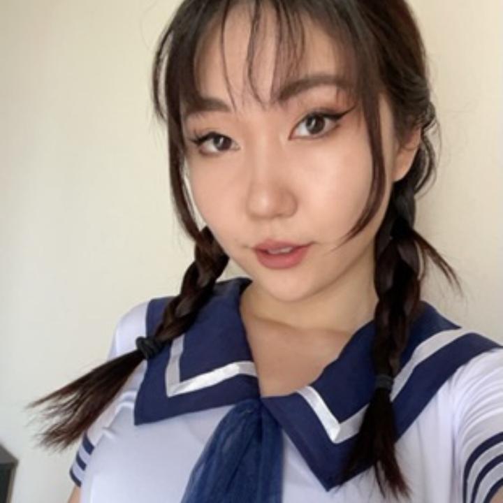 did you really hike the hollywood hills | Emmi Xi (@iamemxi_)