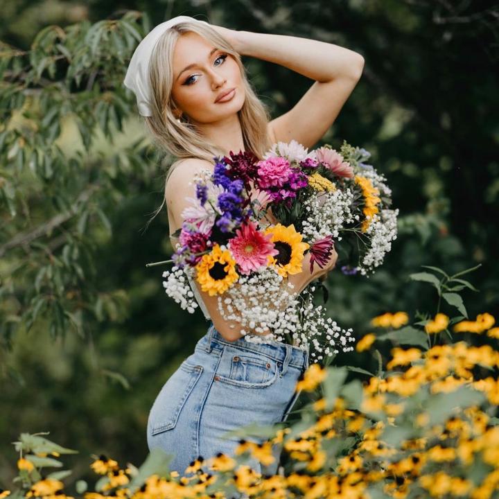 The missing nail makes it!! Anyway | Ella Brooke (@itsellabrooke_)