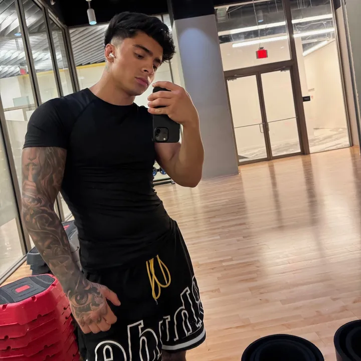 Malik (@itsmalikross) - Urlebird